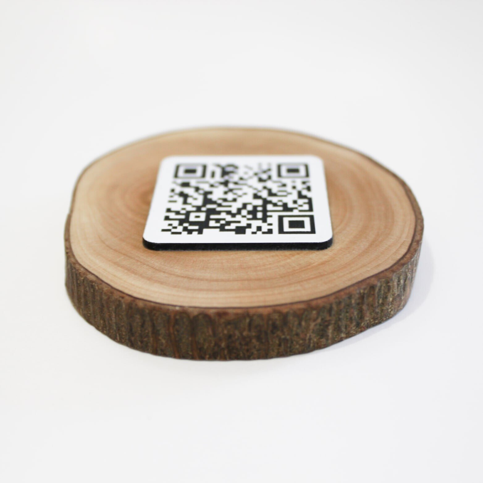 Placa QR madera redonda Olivo natural | AVOCATY